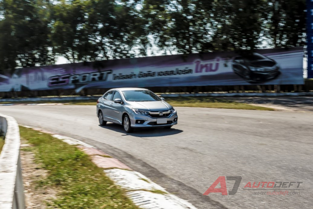 Deft Versus: TOYOTA VIOS G vs. HONDA CITY SV+: คู่มวยสุดร้อนแรงแห่งตลาด Subcompact | AUTODEFT ...